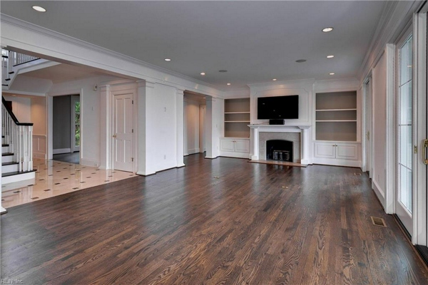 807 Riverside Drive Photos