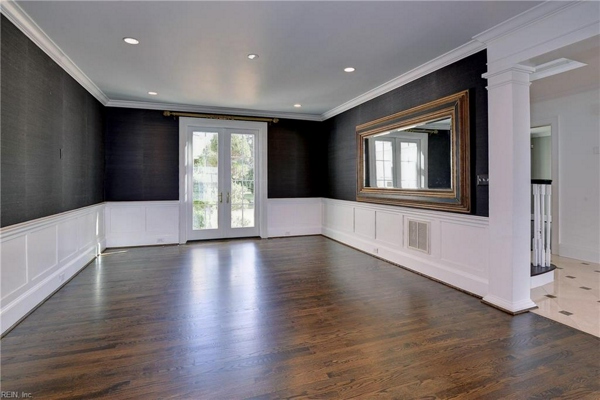 807 Riverside Drive Photos