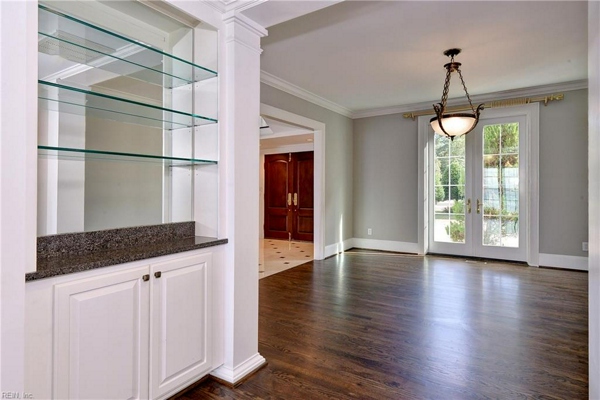 807 Riverside Drive Photos